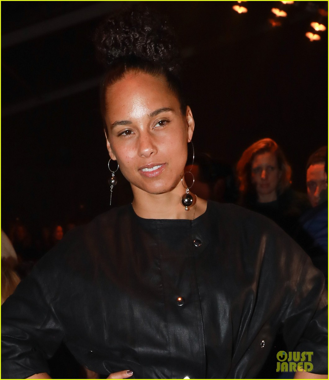 Alicia Keys & Emily Ratajkowski Watch Gigi Hadid Slay The Runway At ...