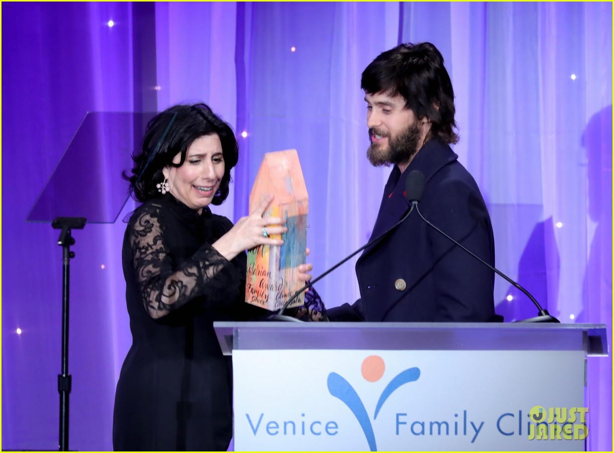 Jared Leto Helps Honor Sue Kroll At Venice Family Clinic Silver Circle ...