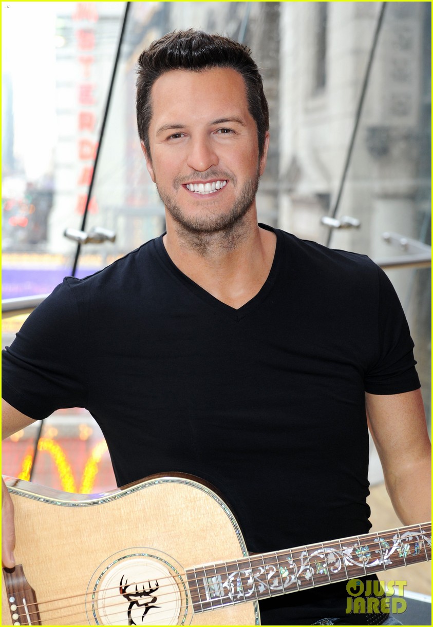Luke Bryan Unveils His Madame Tussauds Wax Figure: Photo 3868768 ...
