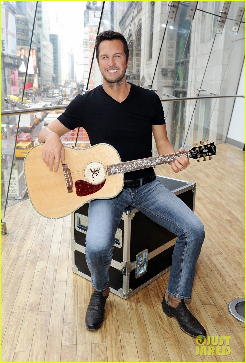 Luke Bryan Unveils His Madame Tussauds Wax Figure: Photo 3868769 ...
