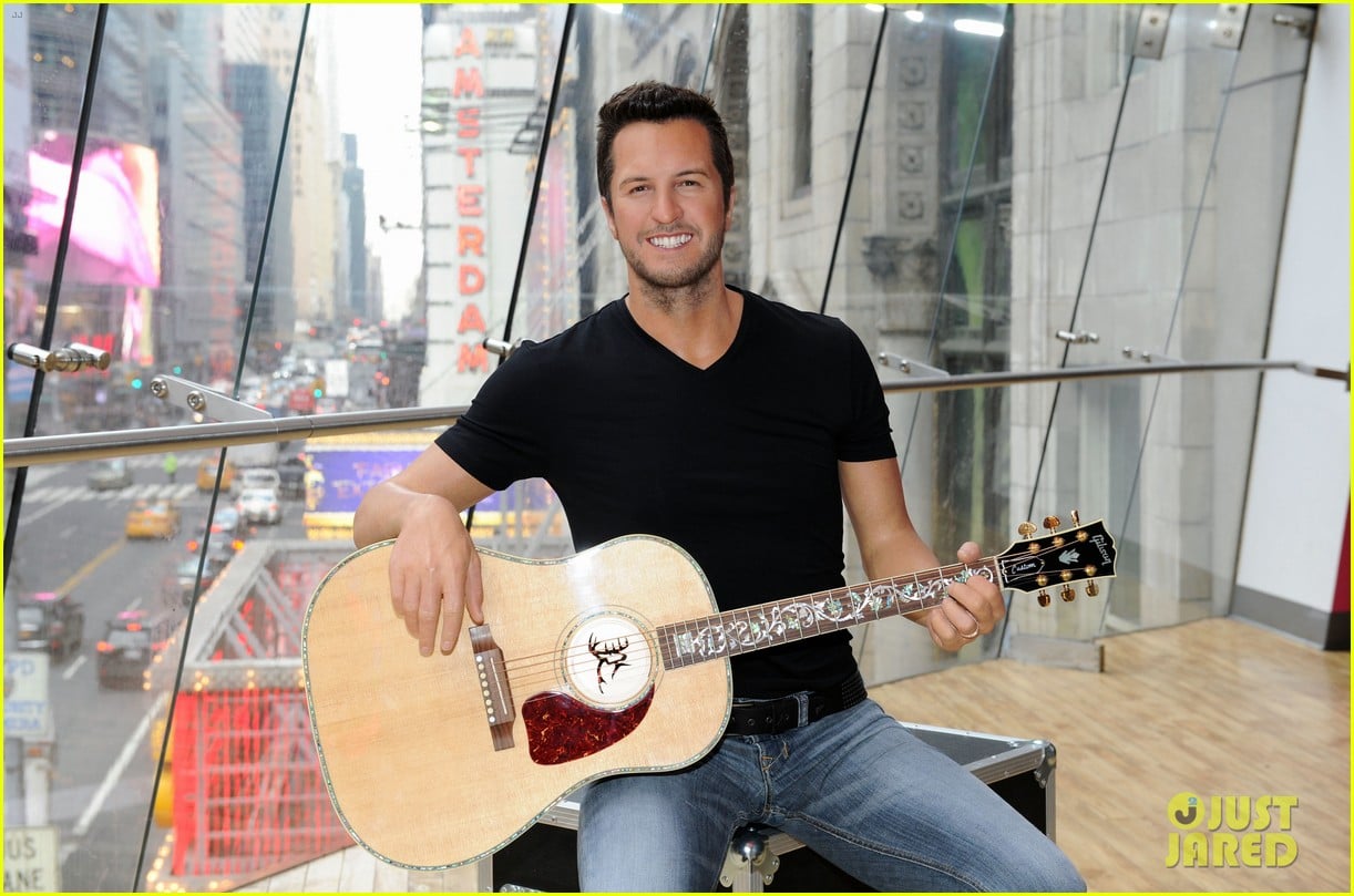 Luke Bryan Unveils His Madame Tussauds Wax Figure: Photo 3868770 ...