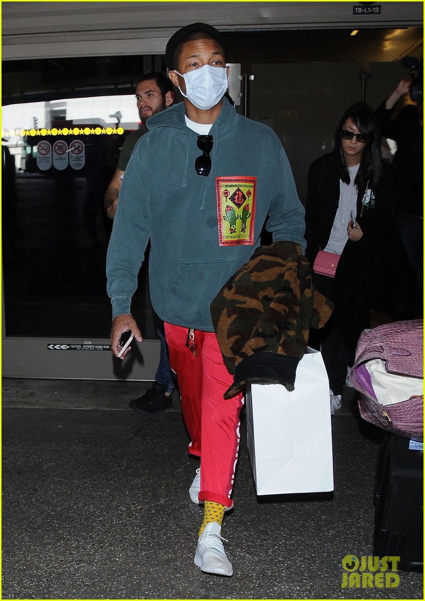 Photo: pharrell williams lax mask face 02 | Photo 3871733 | Just Jared ...