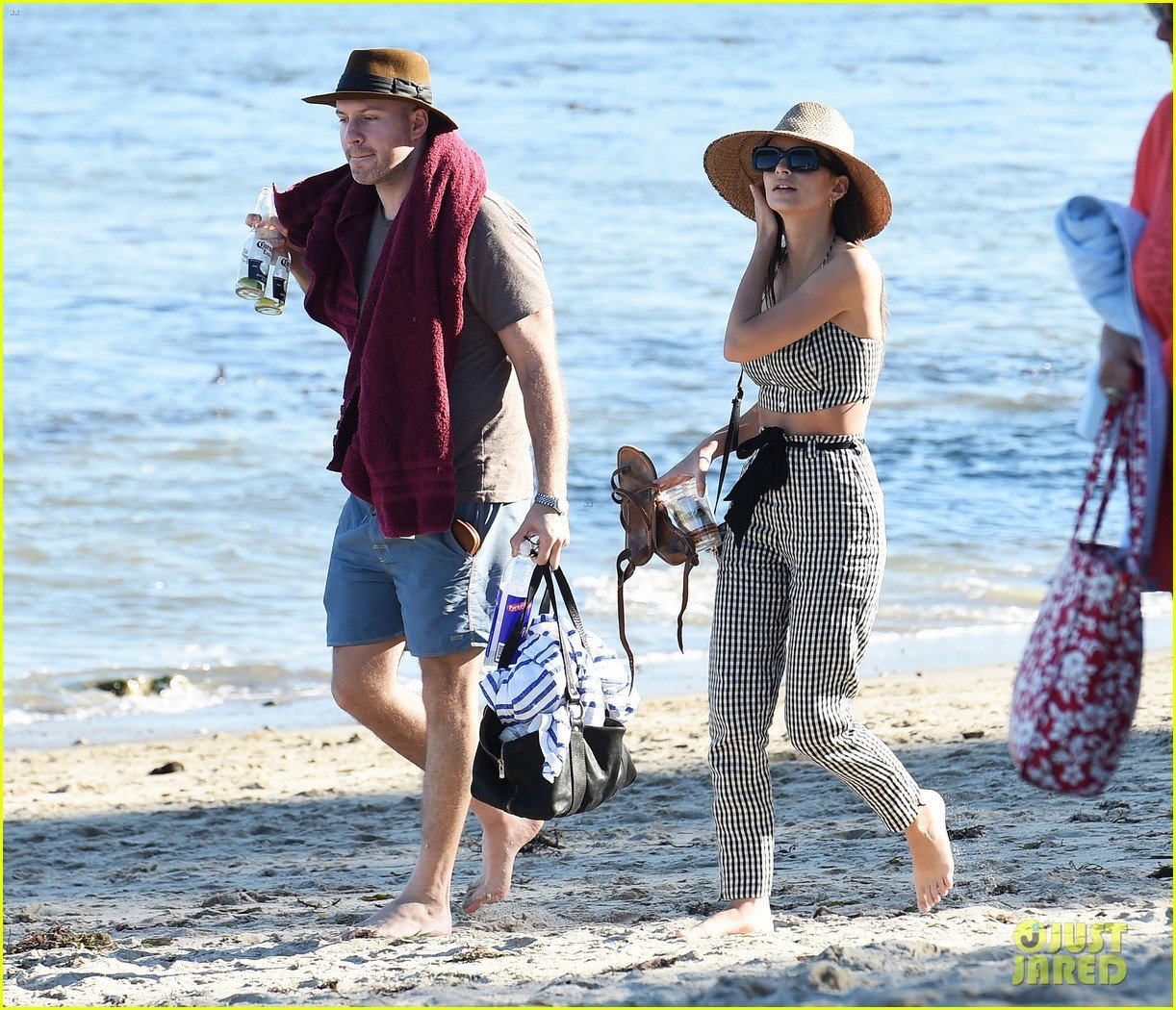 Emily Ratajkowski Strips Down to Bikini at the Beach with Boyfriend ...