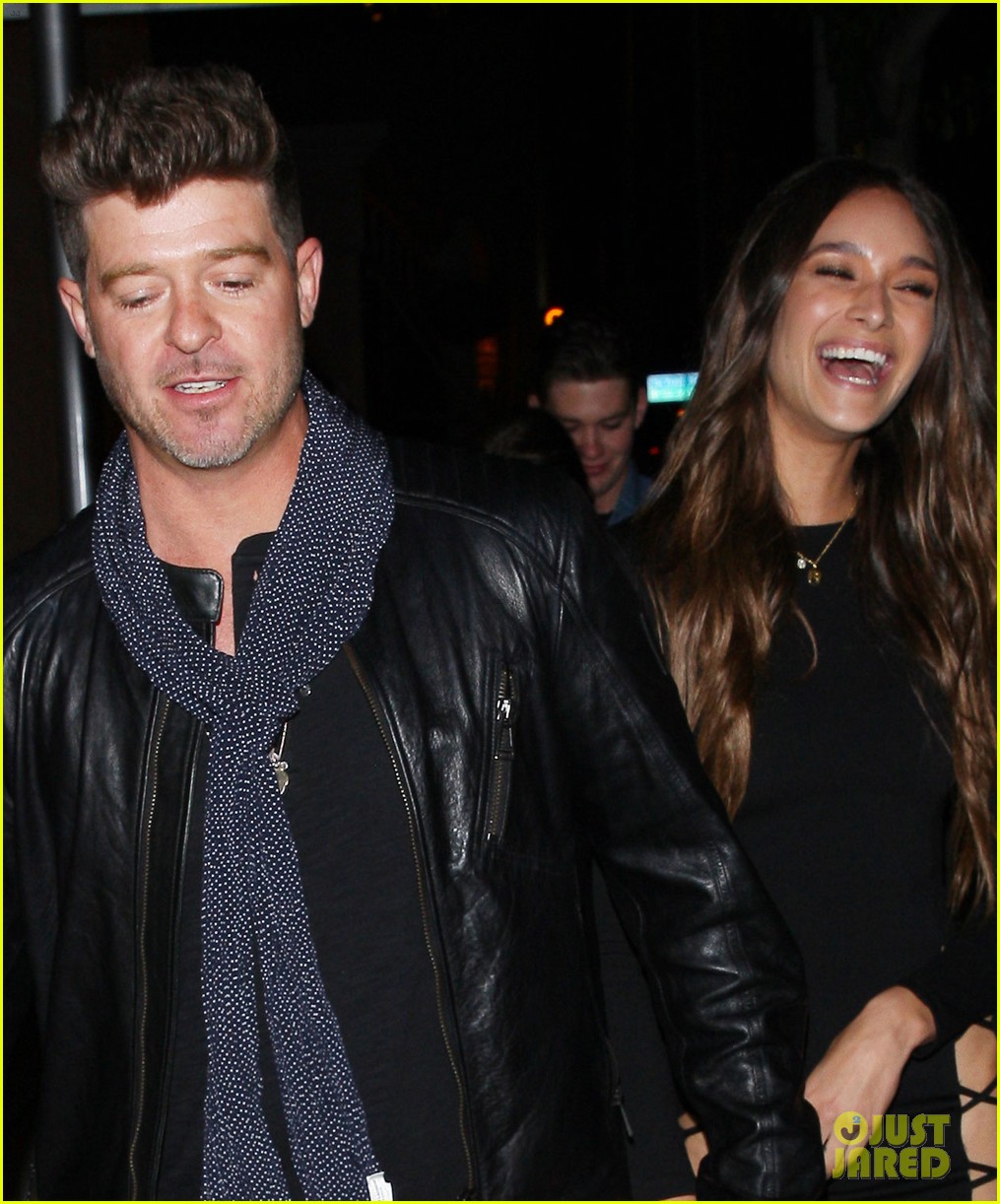 Robin Thicke Celebrates 40th Birthday with Girlfriend April Love Geary ...