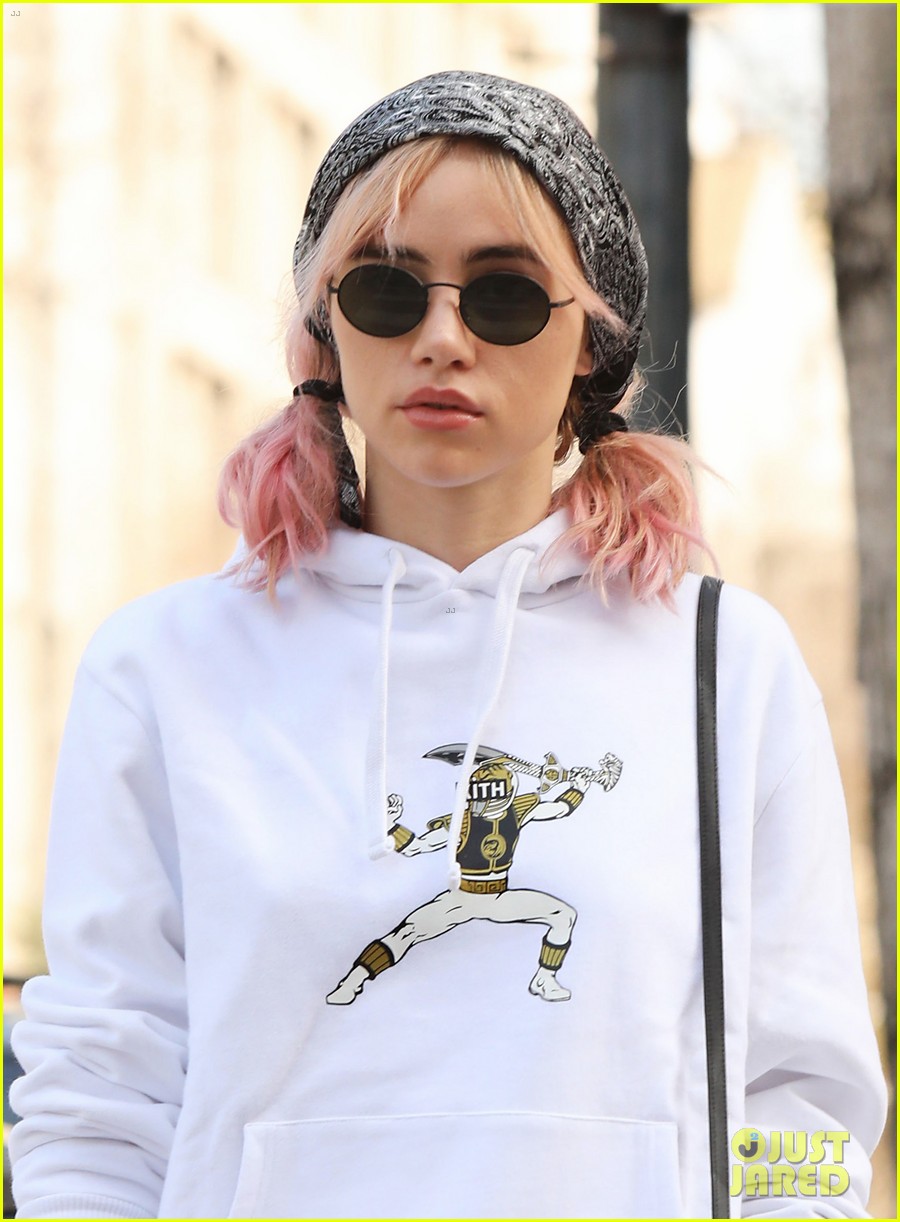 Suki Waterhouse Dyes Hair Pink, Announces 'Pop & Suki' LA Pop-Up: Photo ...