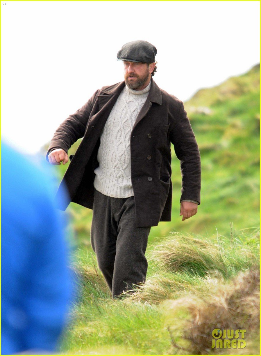 Gerard Butler Gets to Work on 'Keepers' in the Fields of Scotland ...