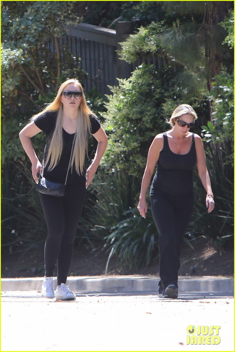 Amanda Bynes Steps Out Amid Rumors of Nickelodeon Return: Photo 3888897 ...