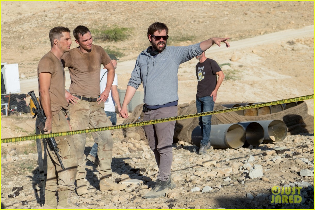 Henry Cavill's New Netflix Movie 'Sand Castle' Debuts First Clip: Photo ...