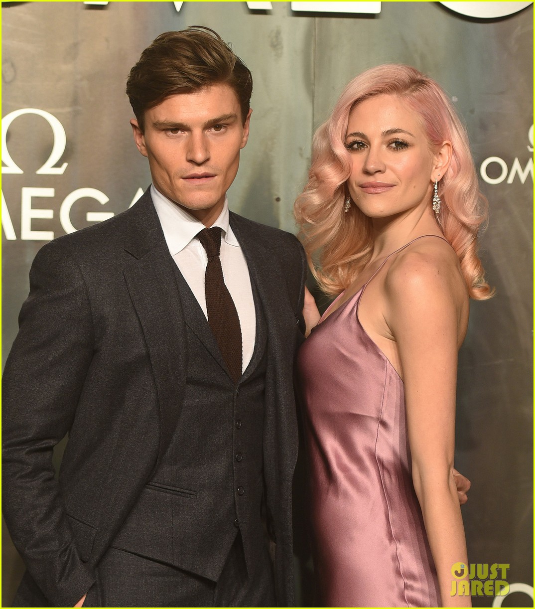 George Clooney Suits Up for 'Lost in Space' Party in London: Photo ...