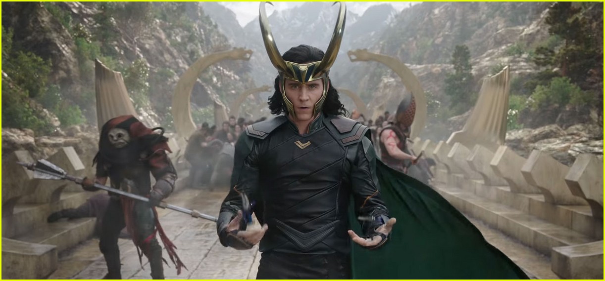 Chris Hemsworth's Thor Battles the Hulk in 'Thor: Ragnarok' Teaser ...