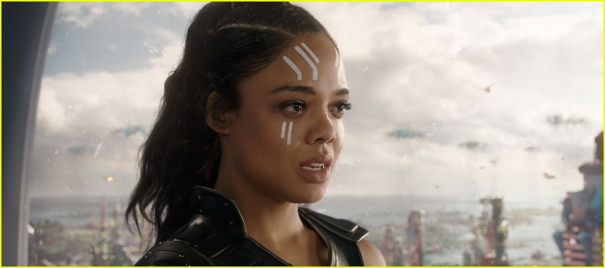 Chris Hemsworth's Thor Battles the Hulk in 'Thor: Ragnarok' Teaser ...