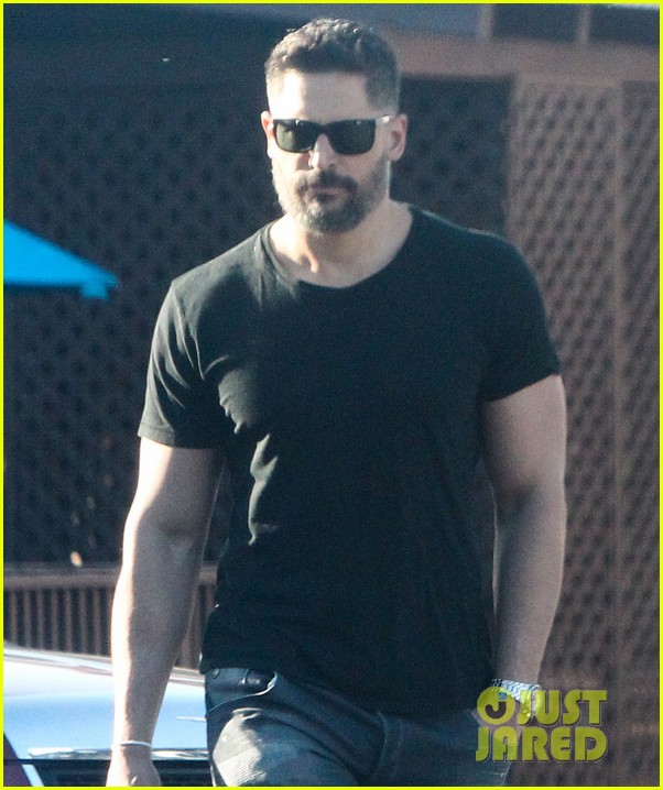 Joe Manganiello Shows off His Buff Biceps While Shopping: Photo 3887898 ...