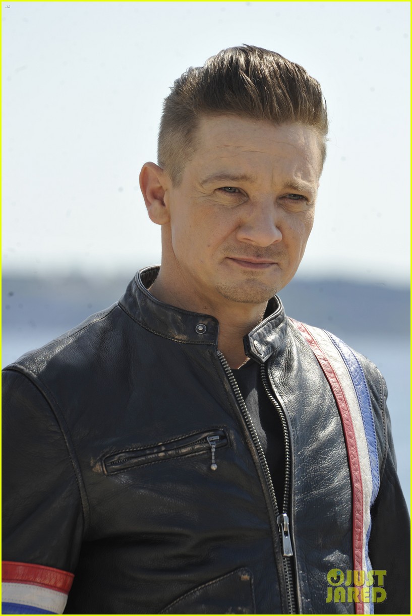 Jeremy Renner Says A Lot Of The Quality Content Is On TV!: Photo ...