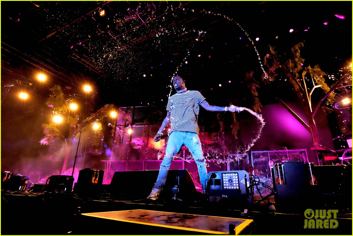 Travis Scott Rides a Giant Bird During His Coachella 2017 Set: Photo ...
