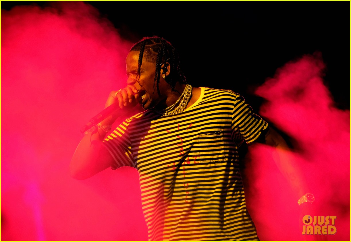 Travis Scott Rides a Giant Bird During His Coachella 2017 Set: Photo ...