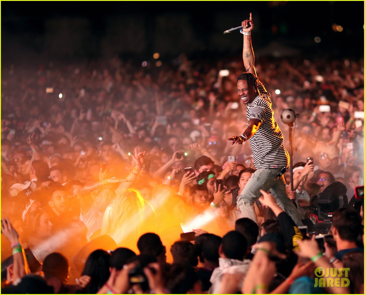 Travis Scott Rides a Giant Bird During His Coachella 2017 Set: Photo ...