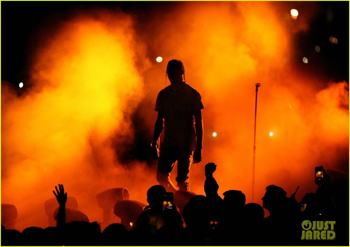 Travis Scott Rides a Giant Bird During His Coachella 2017 Set: Photo ...