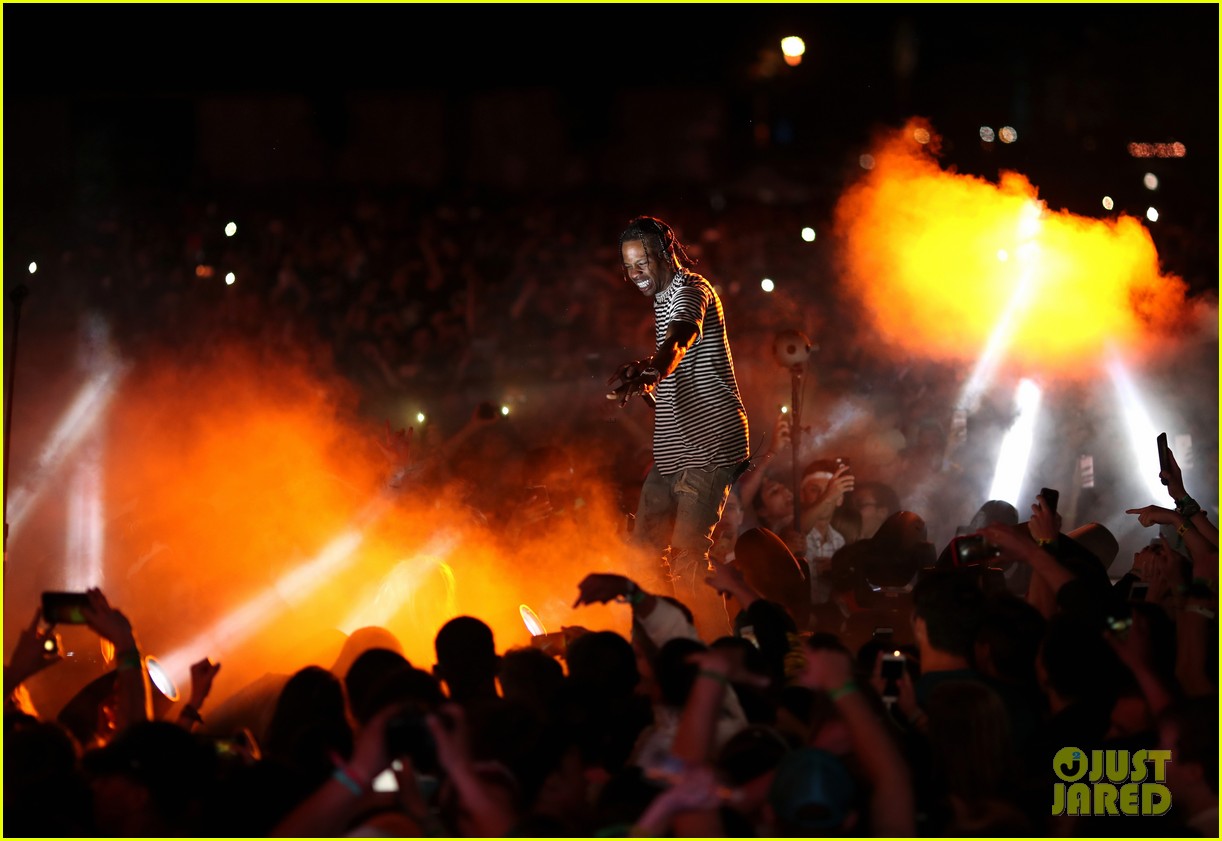 Travis Scott Rides a Giant Bird During His Coachella 2017 Set: Photo ...
