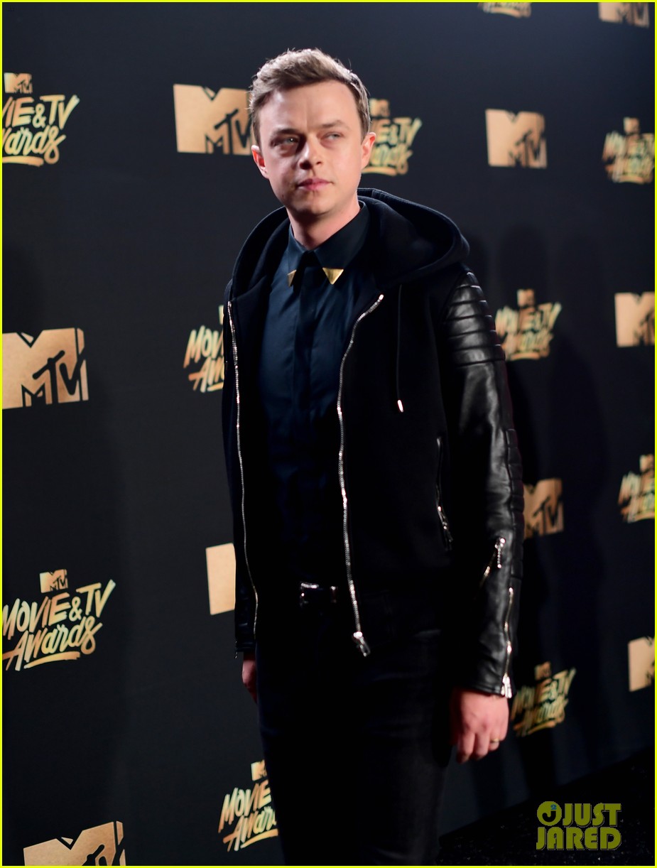 Cara Delevingne Shows Off Bald Head at MTV Awards 2017!: Photo 3896167 ...