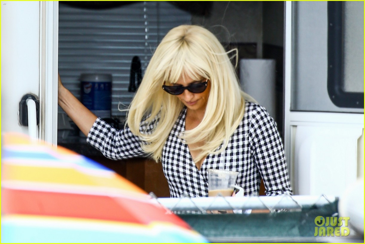 Penelope Cruz as Donatella Versace in 'American Crime Story' - First Official Photo!: Photo ...