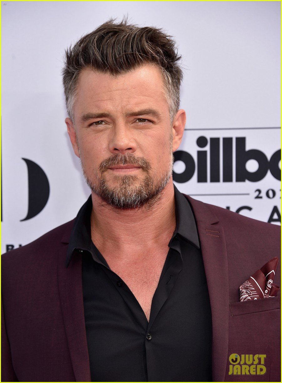 Josh Duhamel Is a Handsome Presenter at Billboard Music Awards 2017 ...