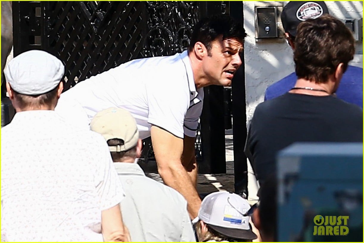 Ricky Martin Finds Dead Body in Bloody 'American Crime Story' Scene ...