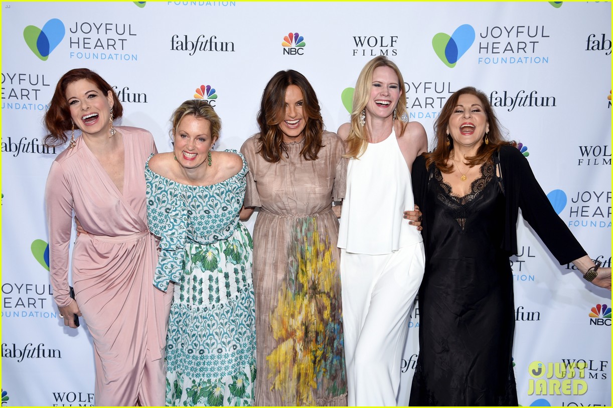 Mariska Hargitay Gets Support From Hubby Peter Hermann & Debra Messing ...