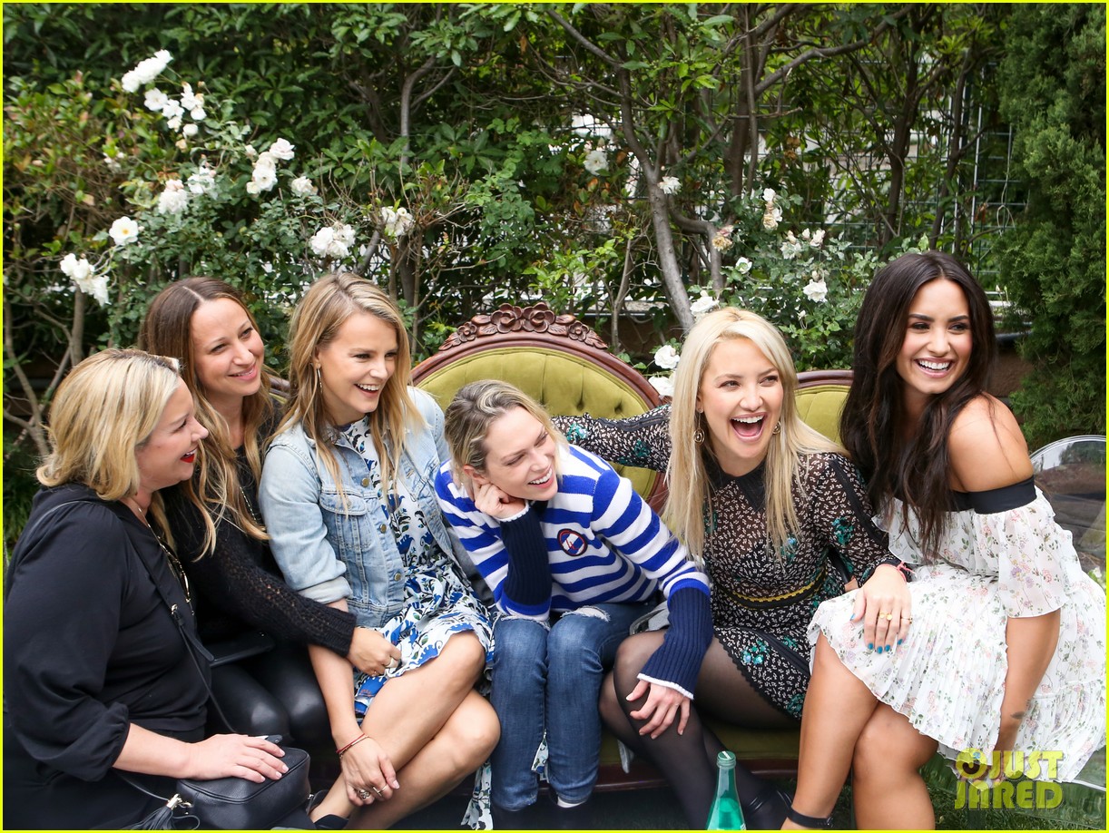 Kate Hudson Helps Launch Demi Lovato's Fabletics Collaboration: Photo ...