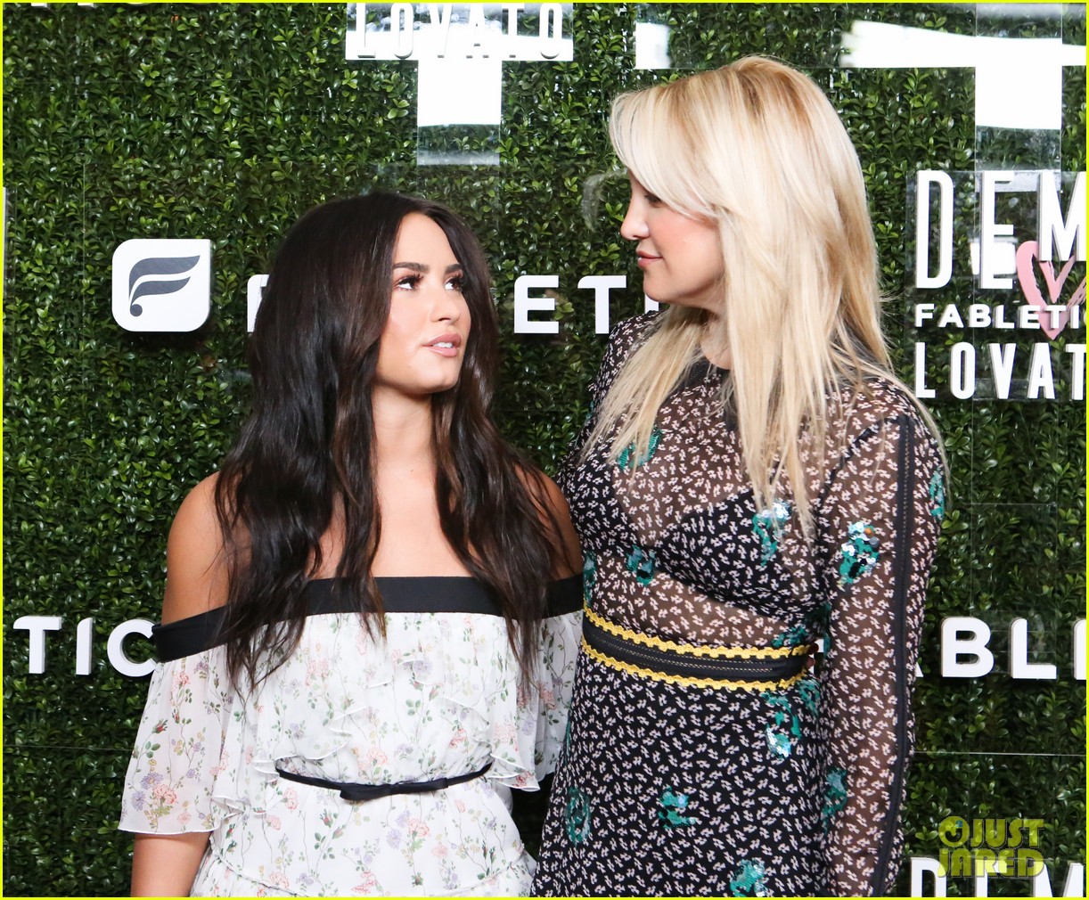 Kate Hudson Helps Launch Demi Lovato's Fabletics Collaboration: Photo ...