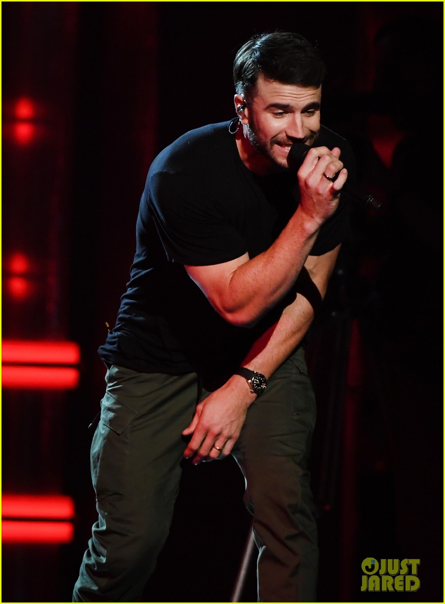 Sam Hunt's Billboard Music Awards 2017 Performance Video - Watch Now ...
