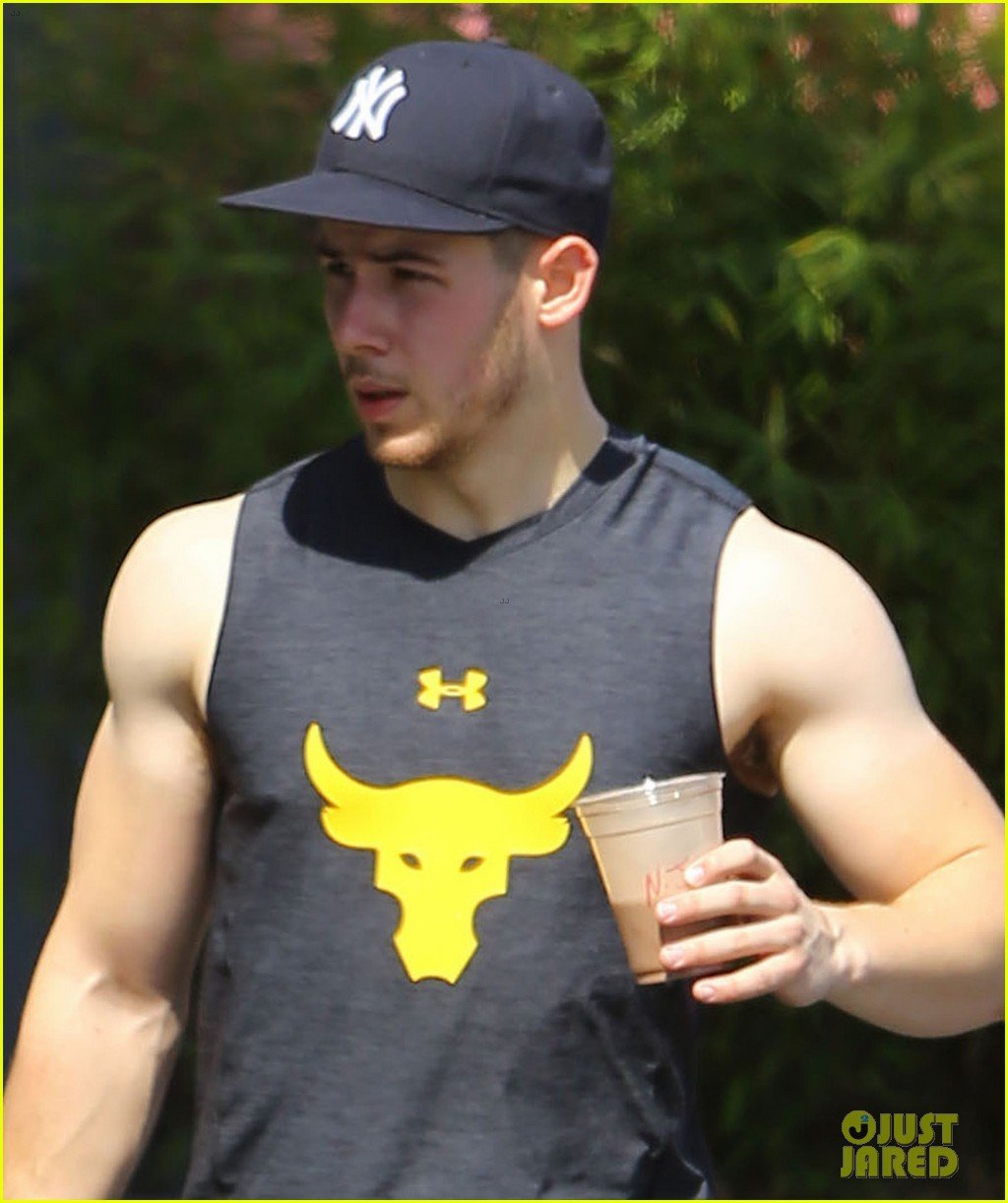 Nick Jonas Bares His Buff Biceps Ahead of Dior Fashion Show: Photo ...