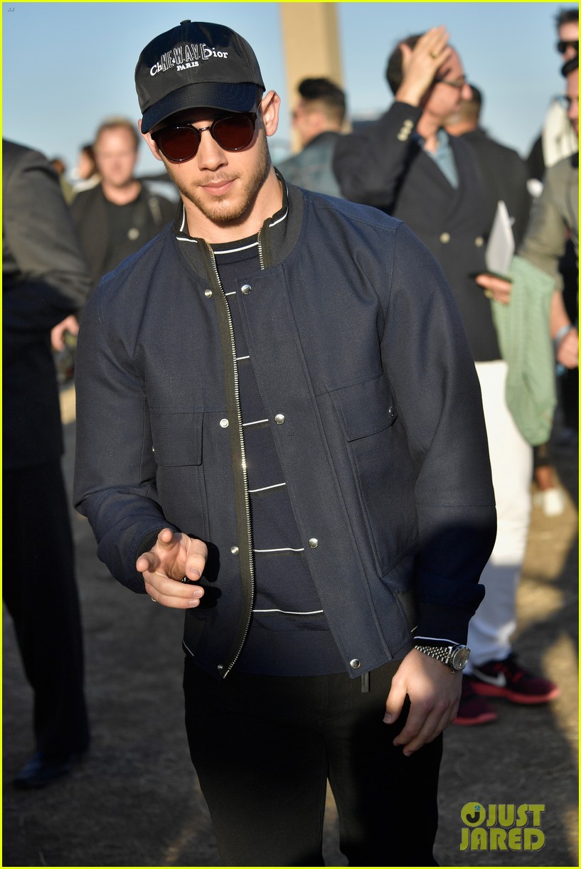 Nick Jonas Bares His Buff Biceps Ahead of Dior Fashion Show: Photo ...