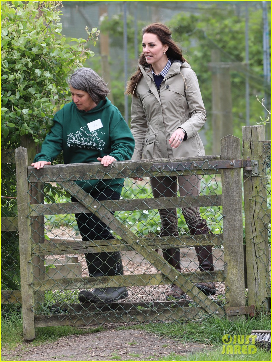 Kate Middleton Takes a Trip to a Children's Farm & Feeds a Lamb!: Photo ...