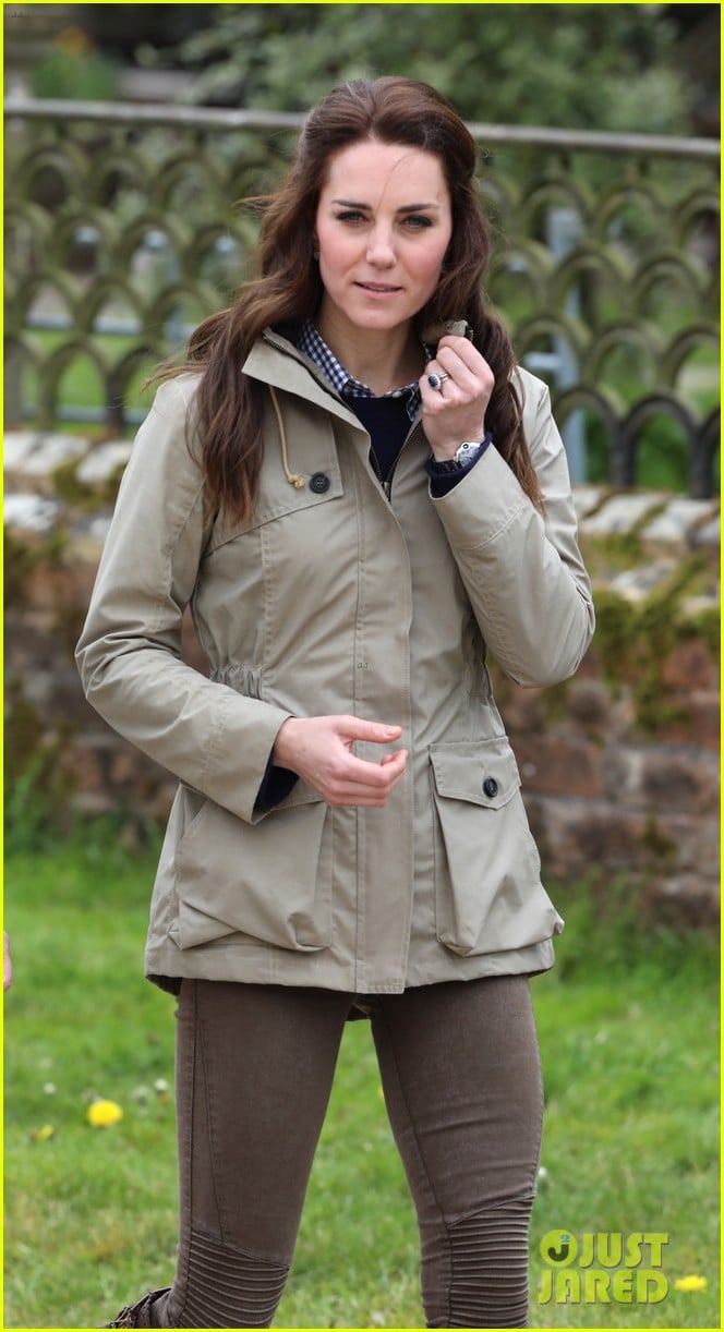 Kate Middleton Takes a Trip to a Children's Farm & Feeds a Lamb!: Photo ...