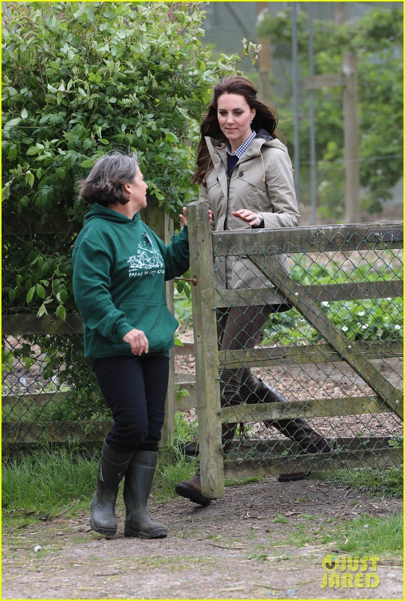 Kate Middleton Takes a Trip to a Children's Farm & Feeds a Lamb!: Photo ...