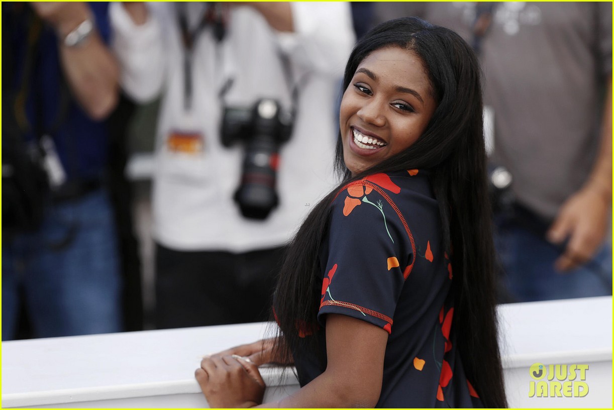 Robert Pattinson Suits Up For 'Good Time' Cannes Photo Call!: Photo ...