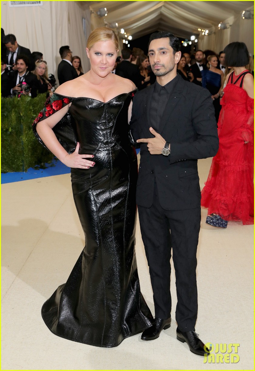 Amy Schumer & Riz Ahmed Strike a Pose at Met Gala 2017: Photo 3893239 ...