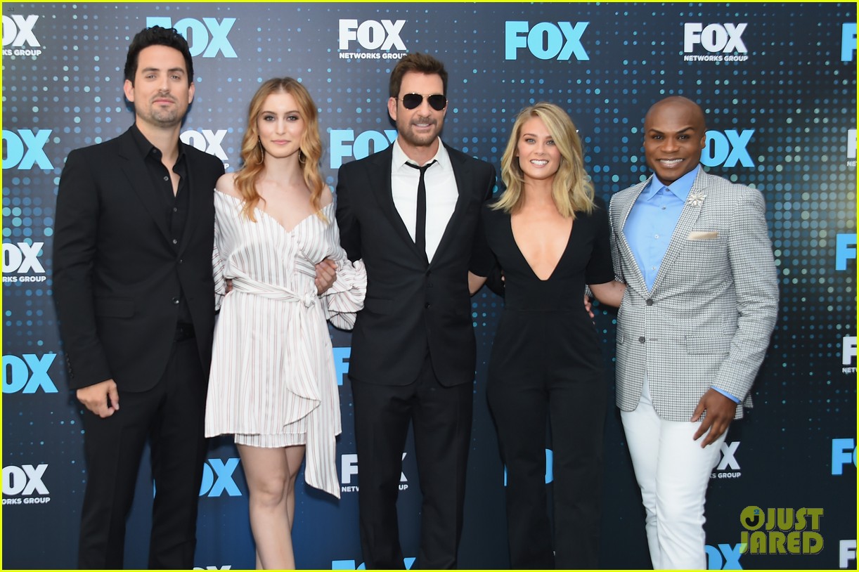 Seth MacFarlane Presents 'The Orville' & Pokes Fun at Fox at Upfronts ...