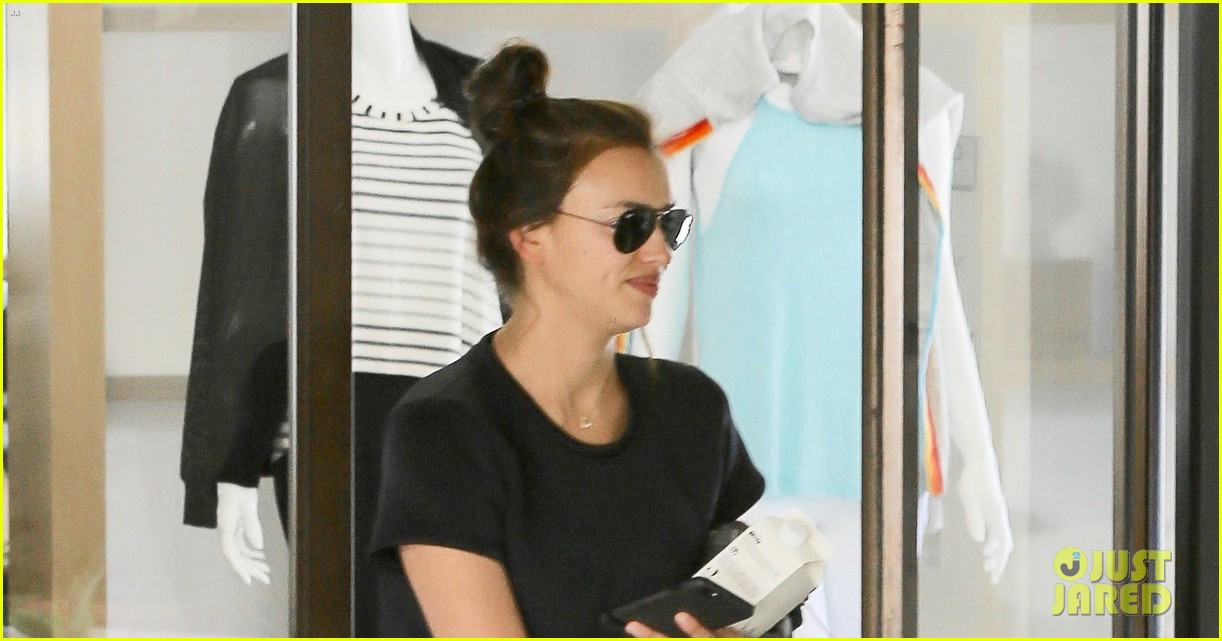 Irina Shayk Kicks Off Her Week with a Workout: Photo 3896942 | Irina ...