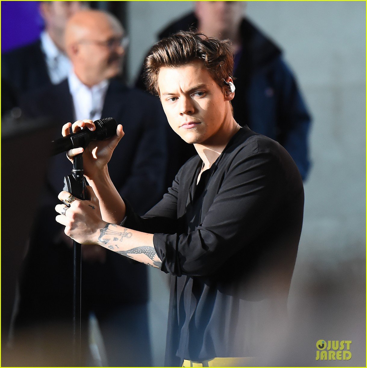 Harry Styles Looks Oh-So-Stylish While Performing New Songs from Debut ...