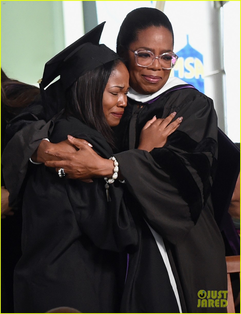 Oprah Winfrey Delivers Commencement Speech at Agnes Scott College ...