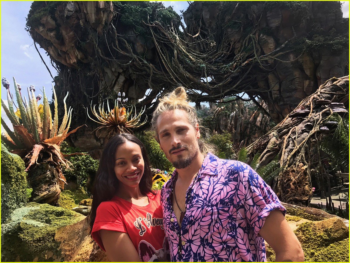 Zoe Saldana Reunites With 'Avatar' Cast at Disney World's 'Pandora ...