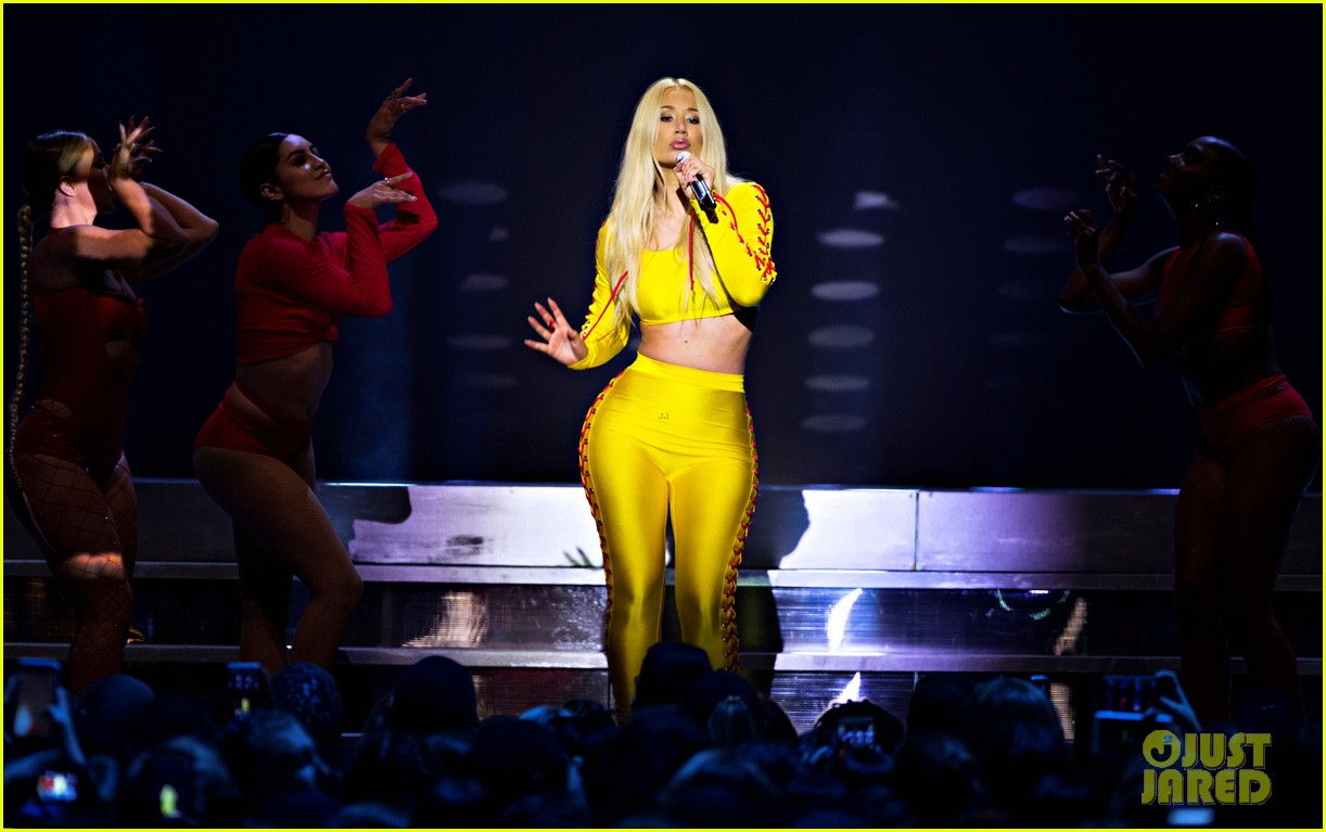 Iggy Azalea's MMVAs Dress Bares Skin with Cut-Out Panel: Photo 3916307 ...