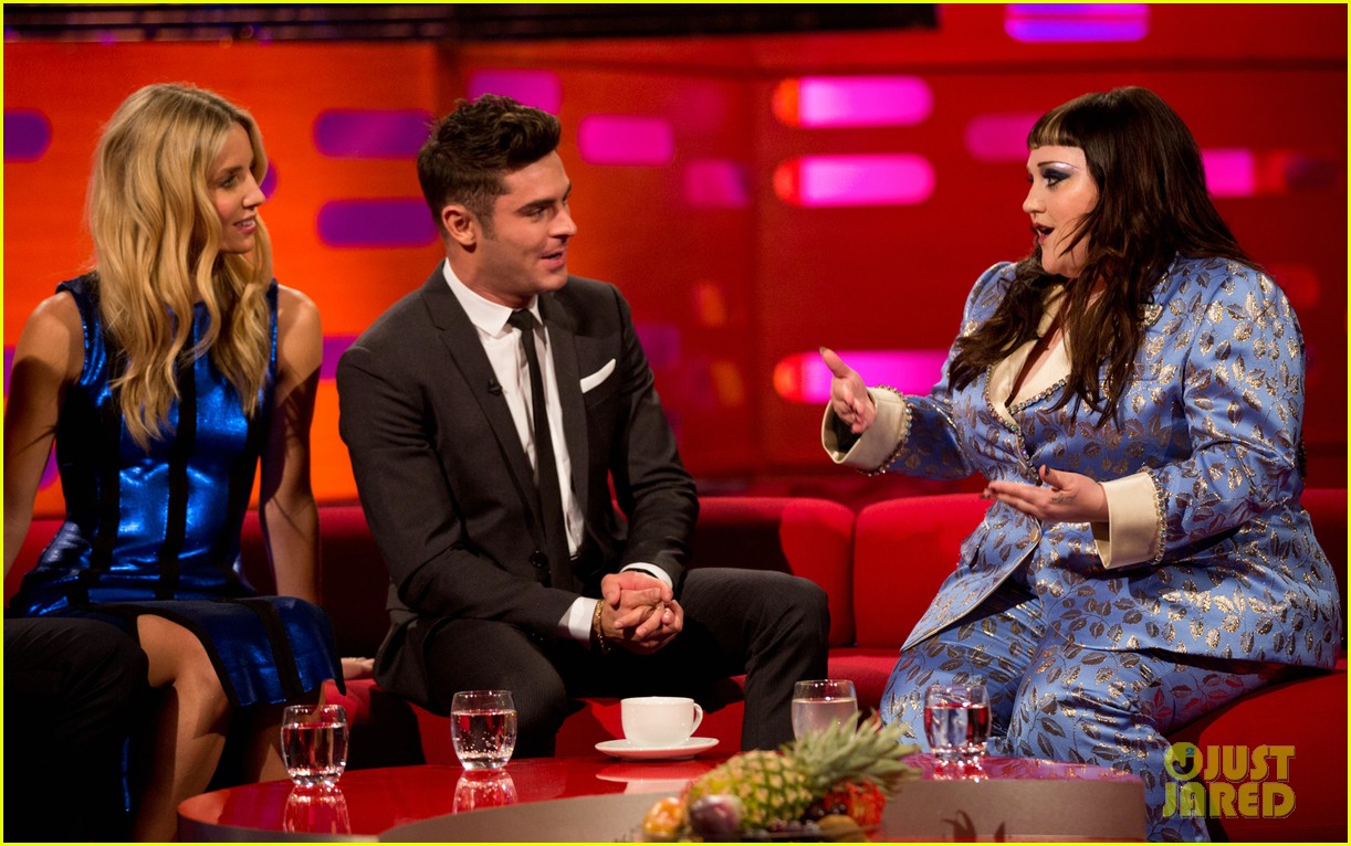 Tom Cruise & Zac Efron Bring the Laughs to 'Graham Norton': Photo ...