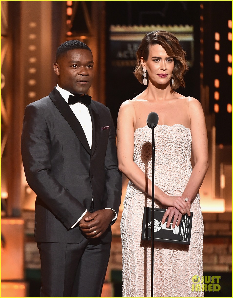 Josh Gad & David Oyelowo Present at Tonys 2017!: Photo 3912938 | Josh ...