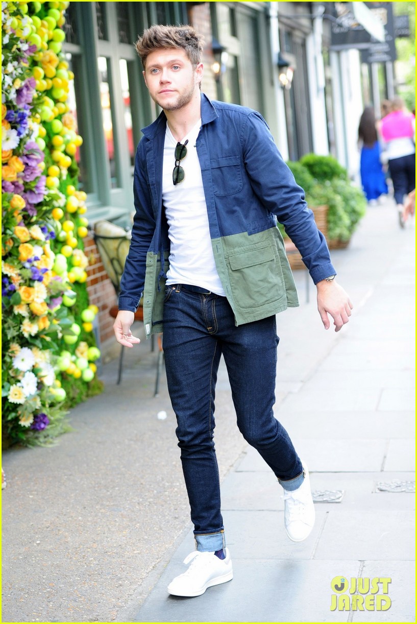 Niall Horan Chats It Up With Female Friend in London: Photo 3915409 ...