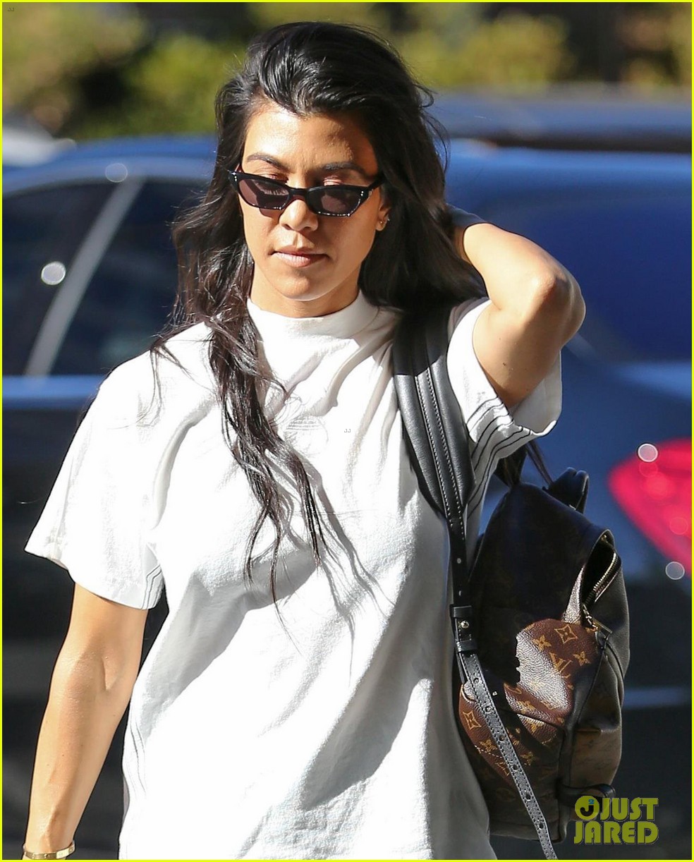 Kourtney Kardashian Rocks Short-Shorts in Calabasas: Photo 3920967 ...