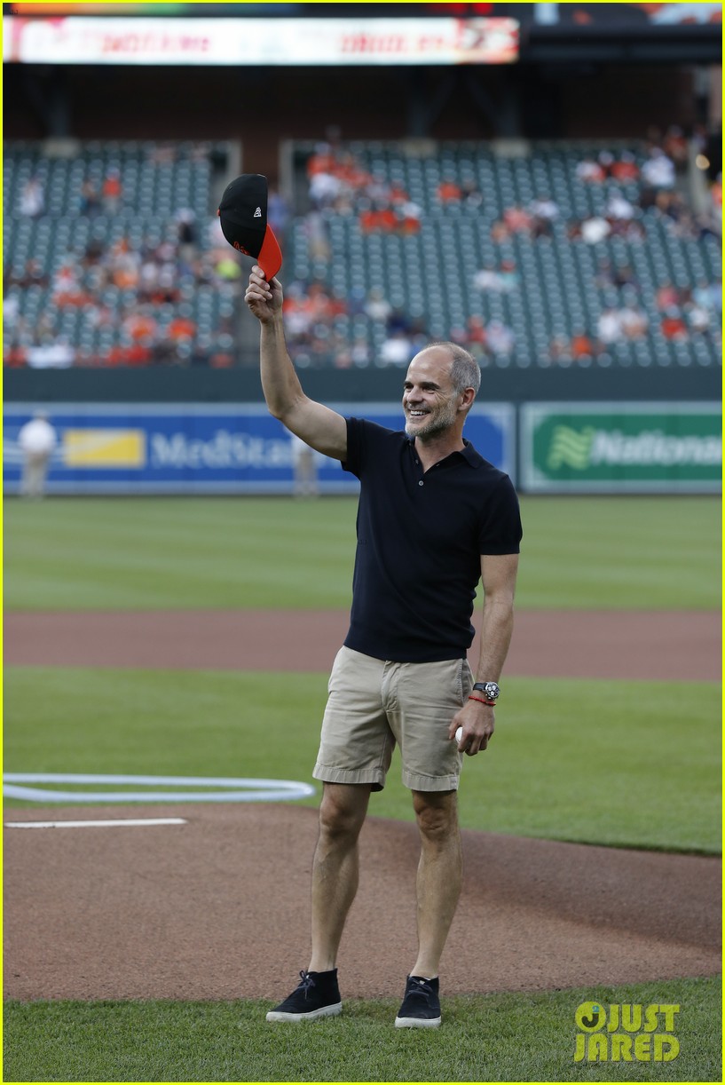 House of Cards' Michael Kelly Throws Out First Pitch for Orioles ...