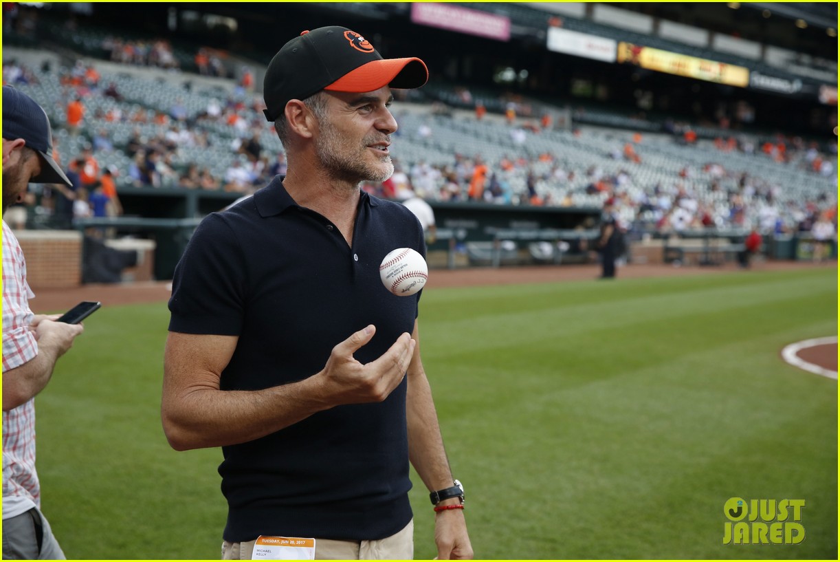House of Cards' Michael Kelly Throws Out First Pitch for Orioles ...