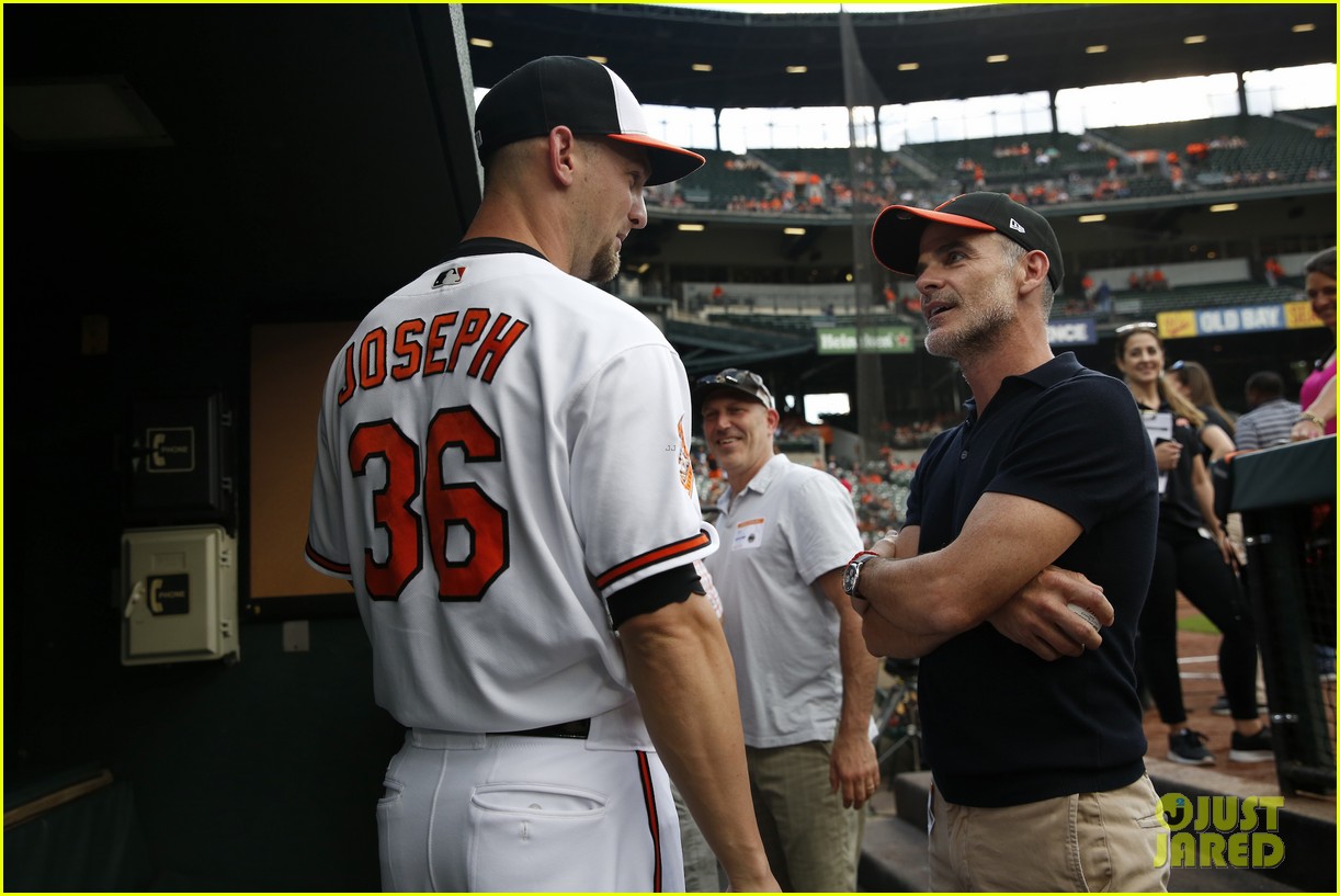 House of Cards' Michael Kelly Throws Out First Pitch for Orioles ...